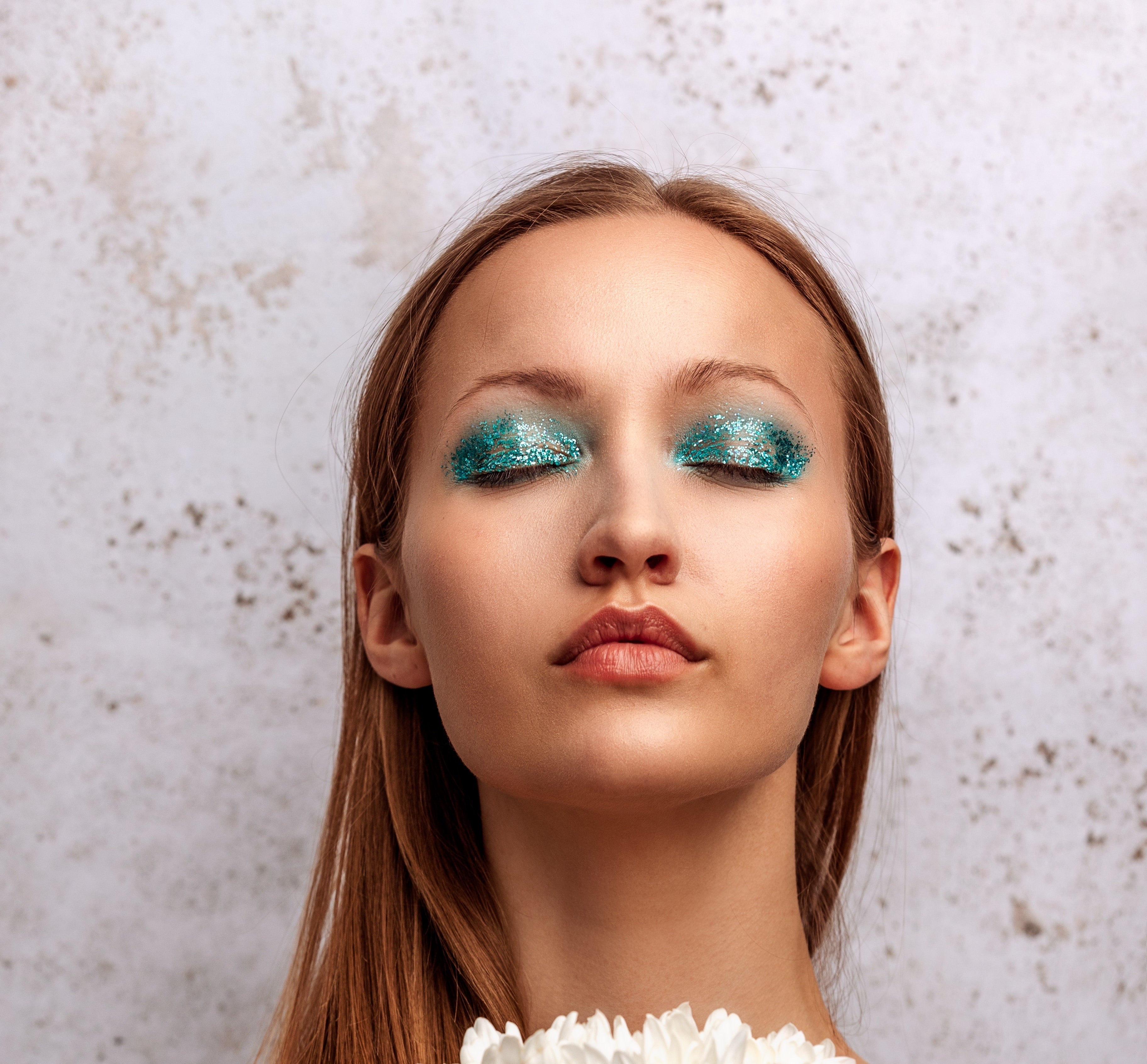 Bright Eyelashes: Create Stunning Eye Looks with High-Quality Eyeshadow